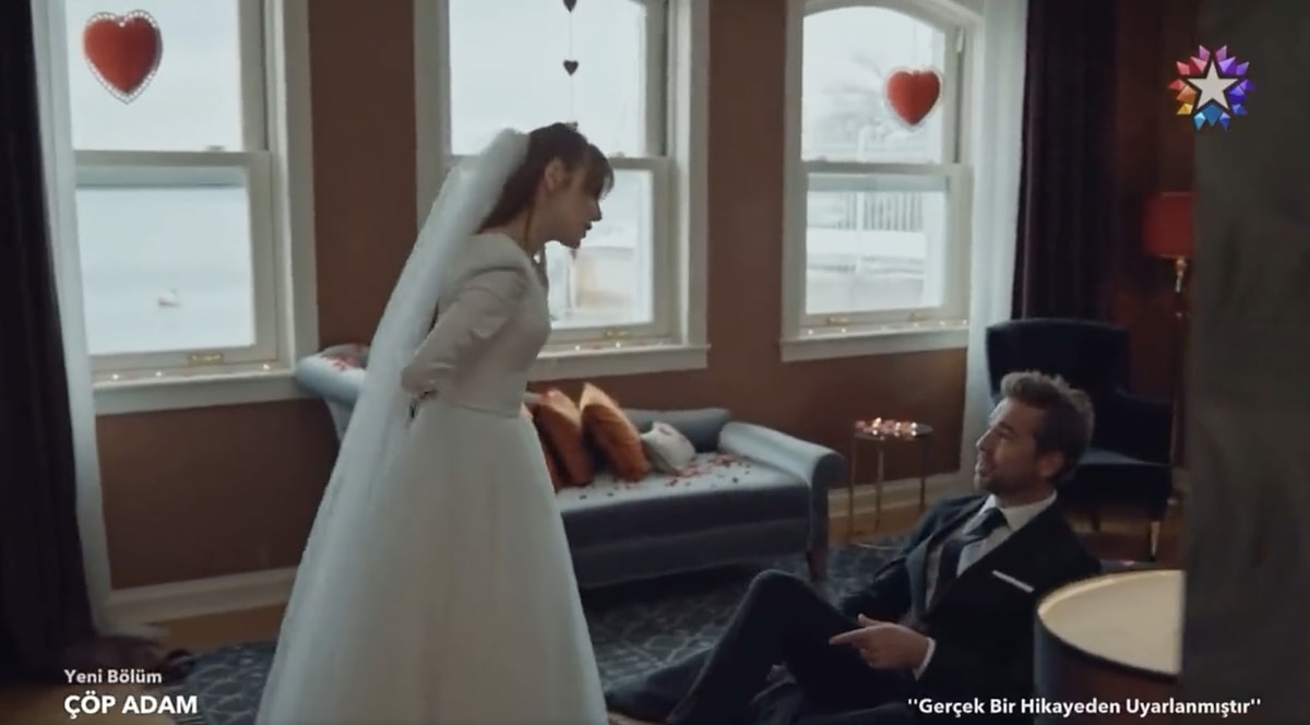 Çöp Adam'da Peri'nin Adeta Tamer'in Üstüne Atladığı Gerdek Sahnesi ...
