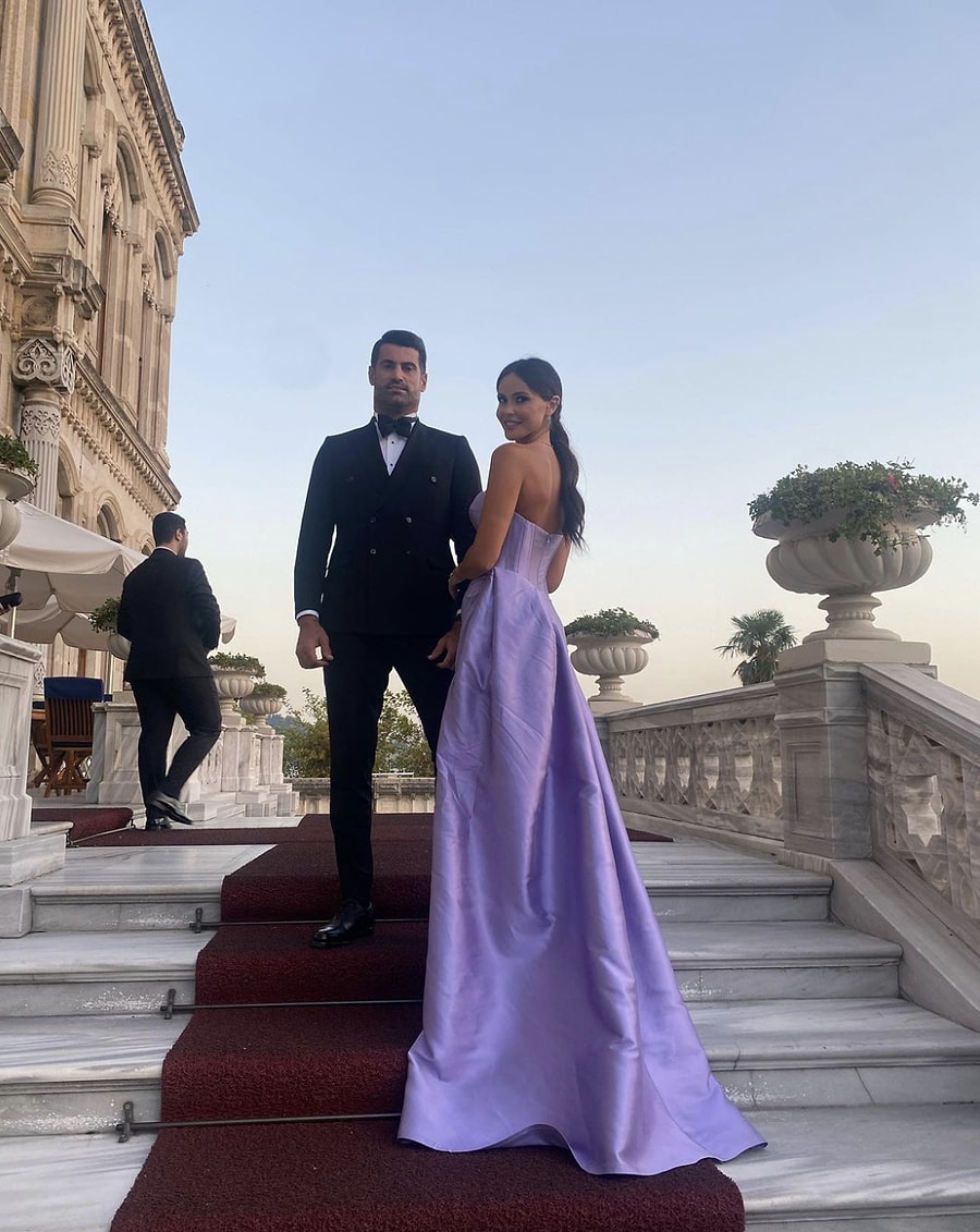 Volkan Demirel'in Eşi Zeynep Demirel, Kendisini 'Kuran Oku' Diyerek ...