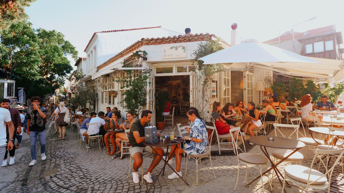 Alaçatı's Top Restaurants: Where Flavor Meets Charming Atmosphere - Onedio