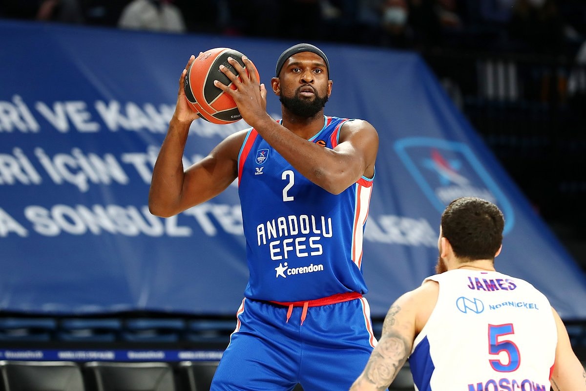 Anadolu Efes'in Basketbolcusu Chris Singleton Kalp Krizi Şüphesiyle Hastaneye Kaldırıldı - Onedio