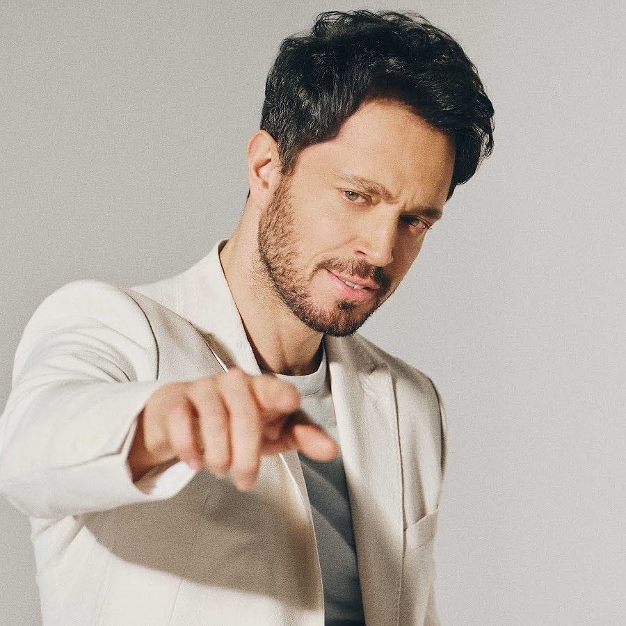 The Top 10 Turkish Pop Stars You Need to Know About - Onedio