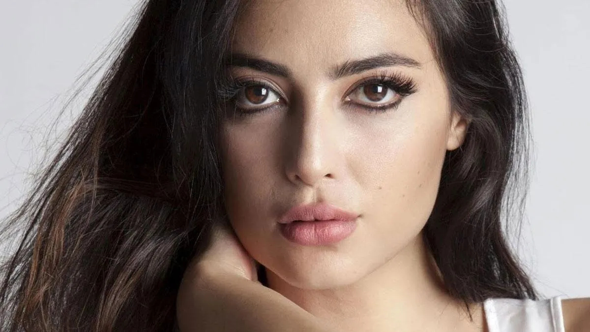 Melike İpek Yalova: A Rising Star in Turkish Cinema - Onedio