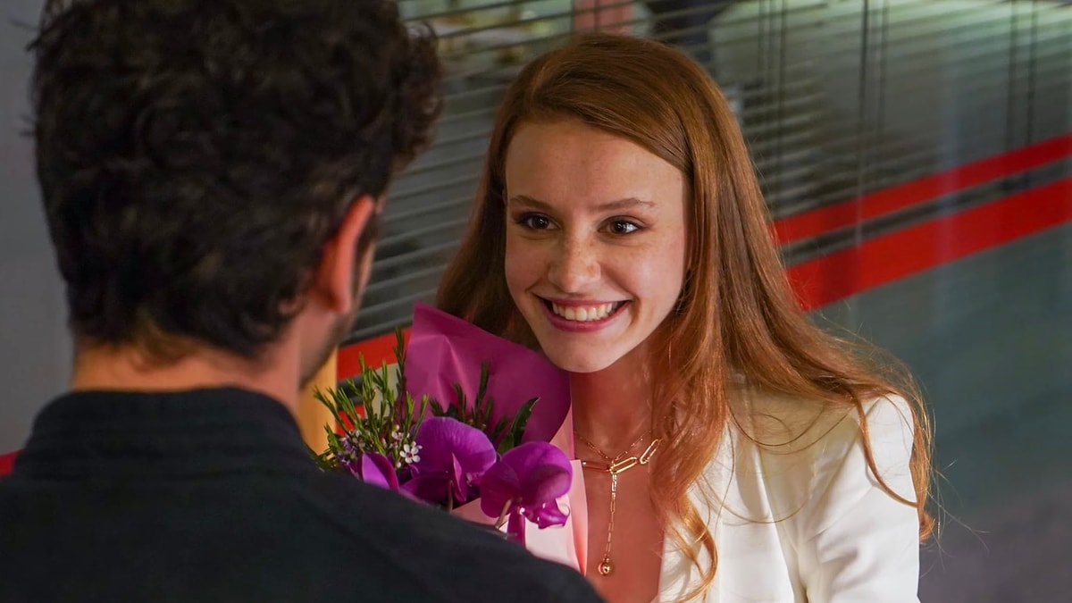 Ahsen Eroğlu: Rising Star of Turkish Television and Cinema - Onedio