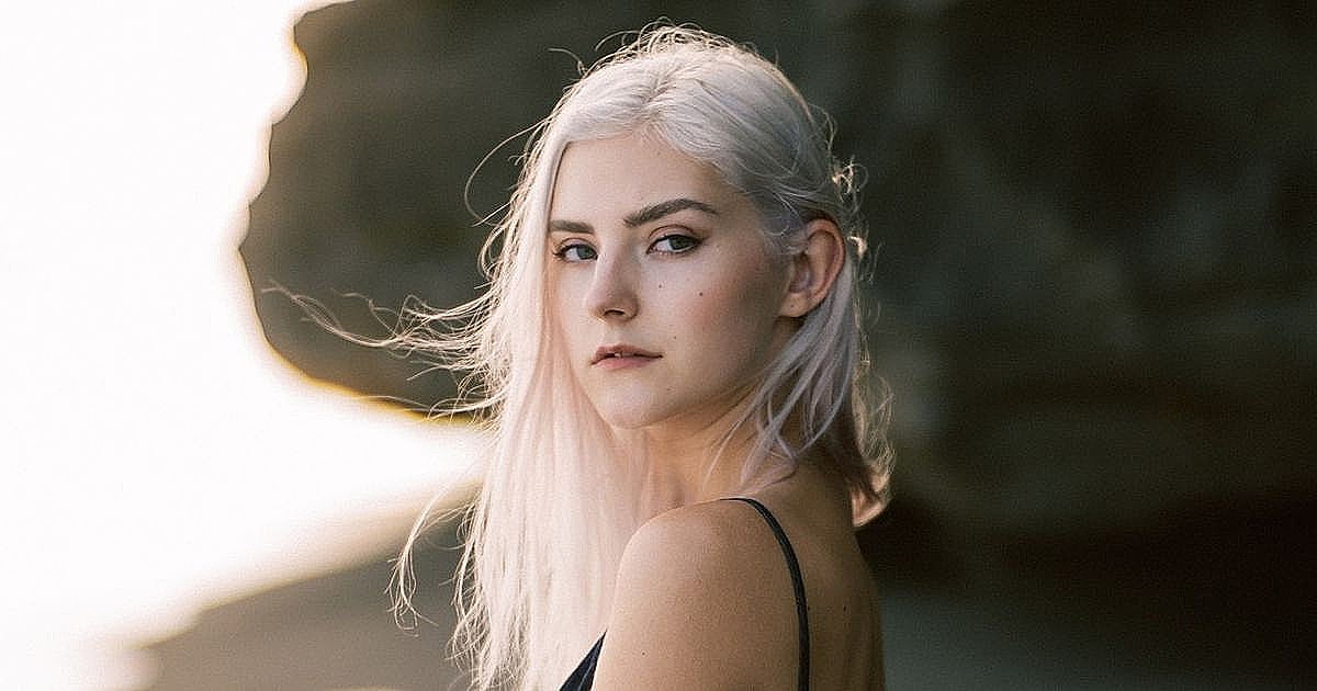 'Göbek Reis' Yasin Cengiz, Dünyanın En Ünlü Yetişkin Film Yıldızı Eva Elfie ile Yaptığı ...