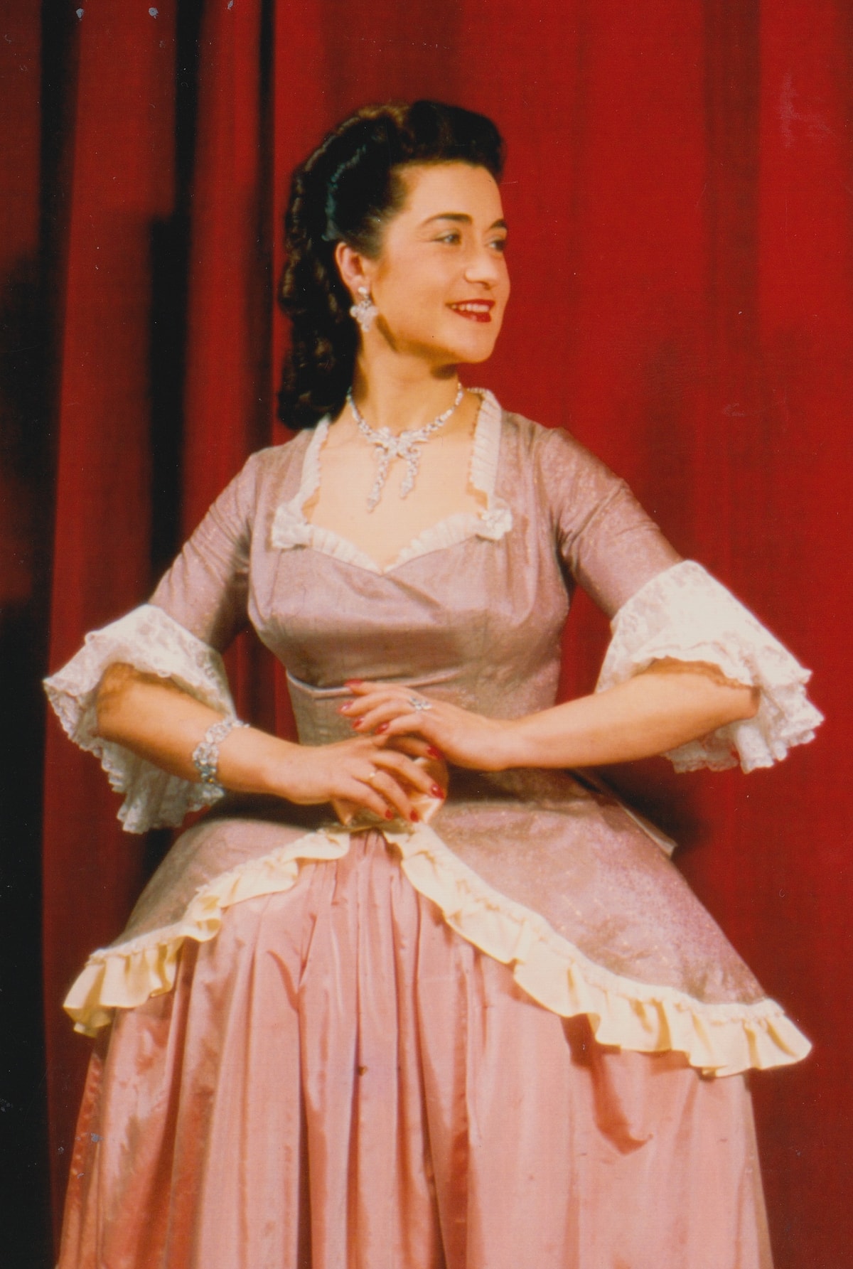 Leyla Gencer - La Diva Turca: The Turkish Diva of Opera - Onedio