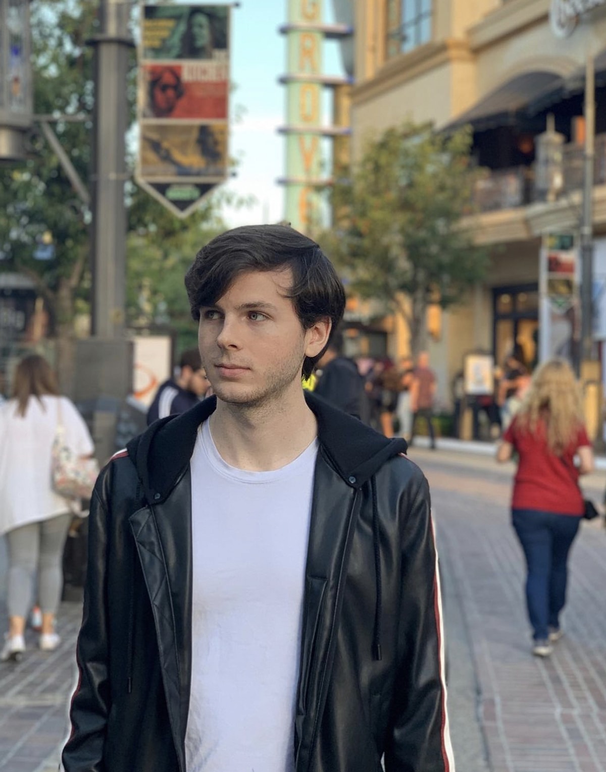 The Walking Dead Dizisinde 'Carl' Olarak Tanıdığımız Chandler Riggs'in ...