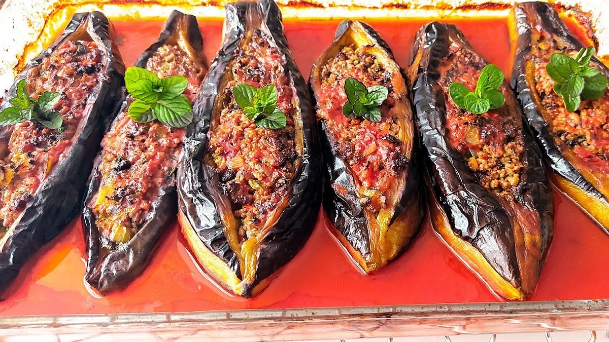 Karnıyarık: A Delightful Turkish Dish of Stuffed Eggplant - Onedio