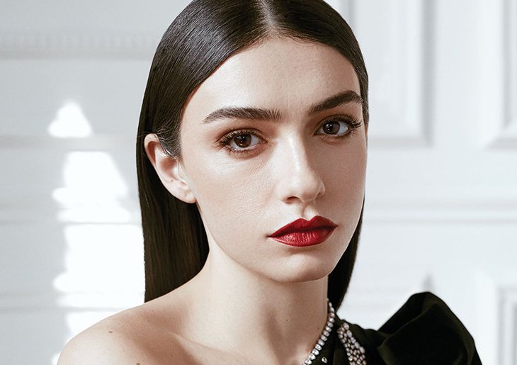 Hazar Ergüçlü: The Rising Star of Turkish Cinema - Onedio