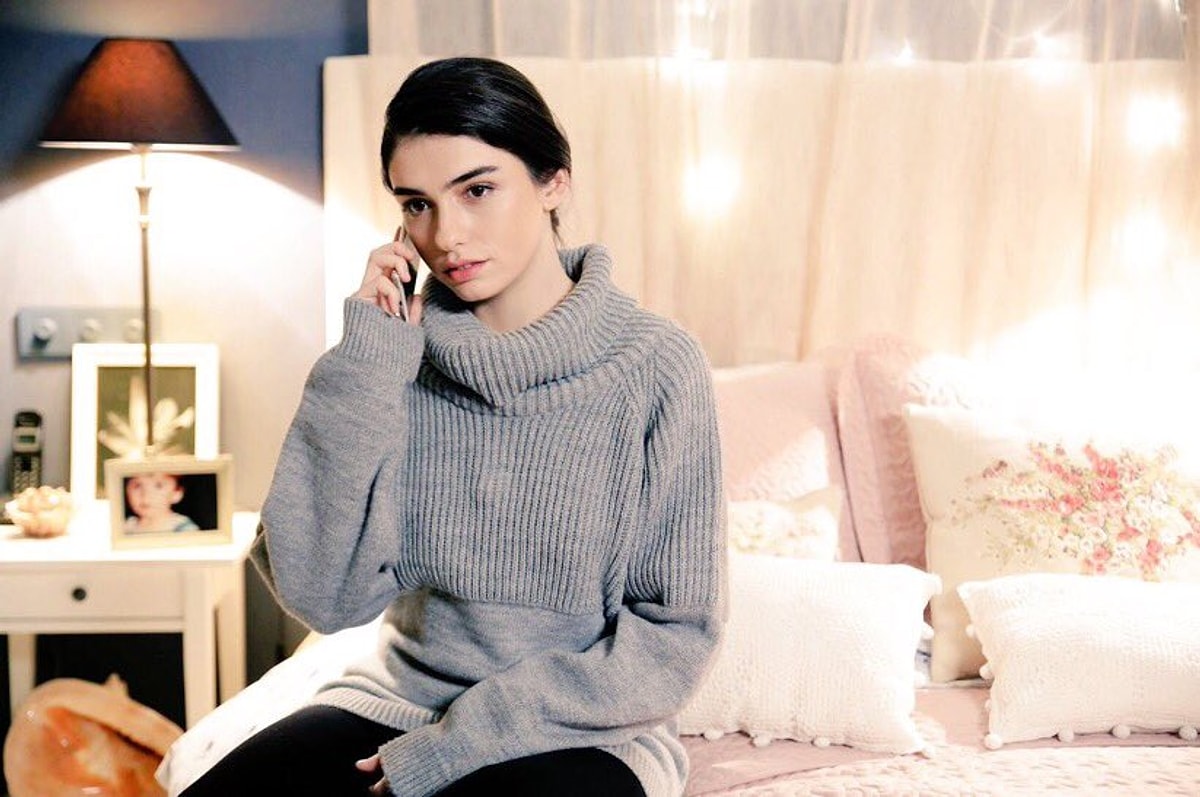 Hazar Ergüçlü: The Rising Star of Turkish Cinema - Onedio