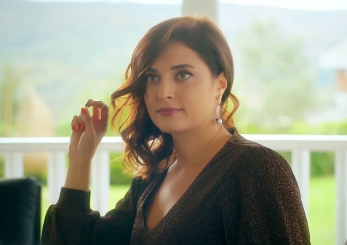 Ufak Tefek Cinayetler Dizisinde Aslıhan Gürbüz’ün Gençliğini Oynayan ...