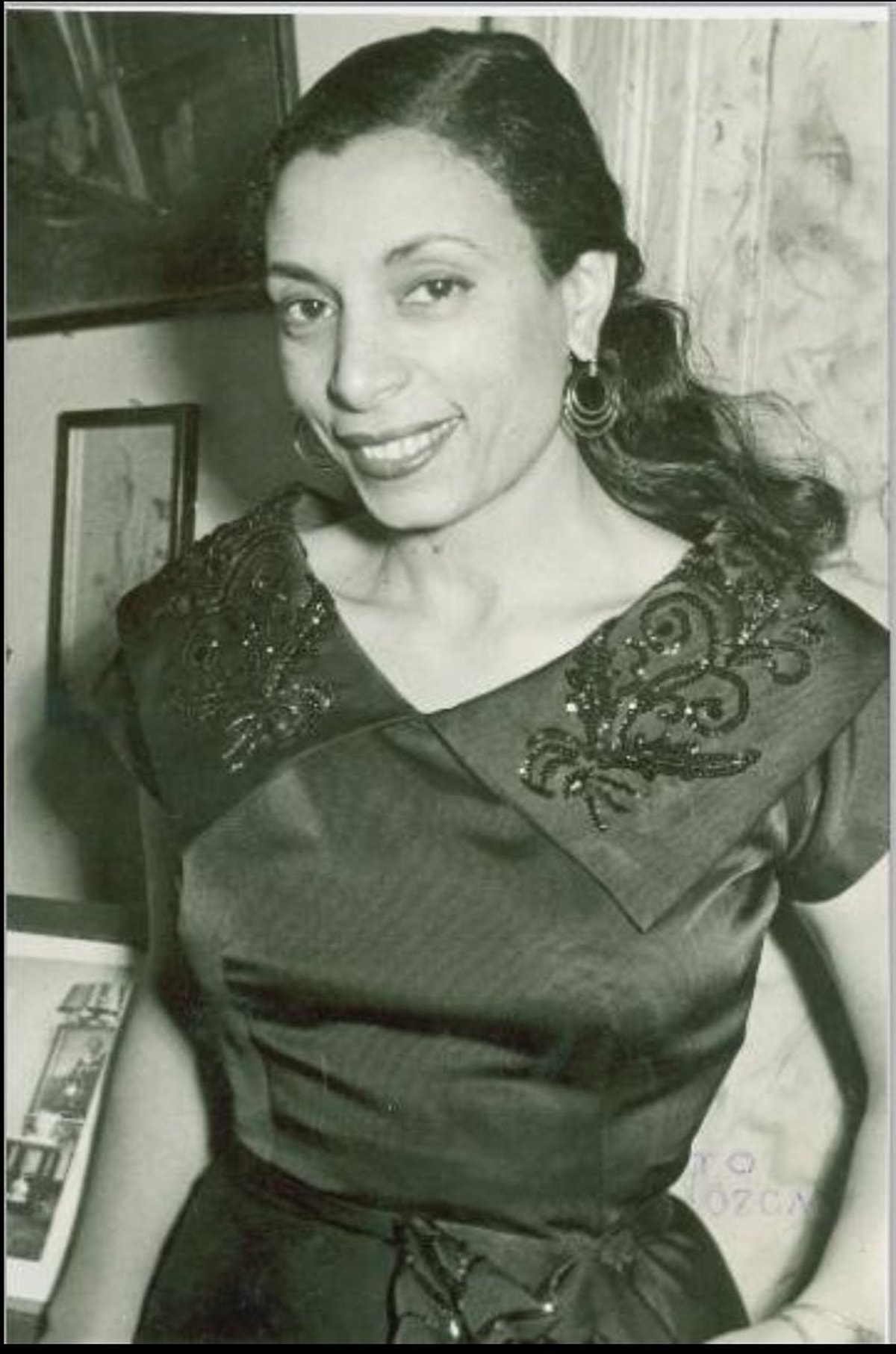 Safiye Ayla Targan: The Enchanting Voice of Turkish Classical Music ...