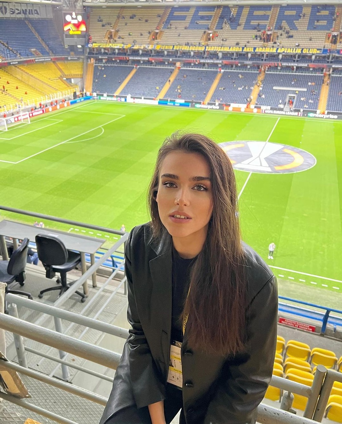 Ryan Babel, Sunucu Ecem Dinçkal'ın Paylaşımına Verdiği Cevapla Yüzleri ...