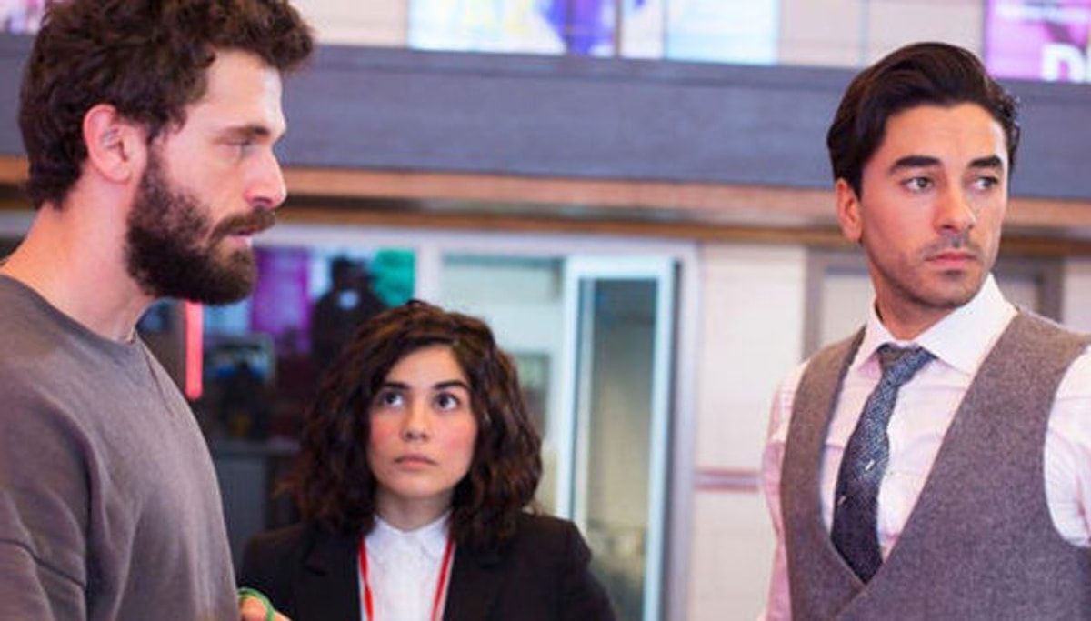 Seviyor Sevmiyor (She Was Pretty): Turkish Rom-Com TV Series - Plot ...
