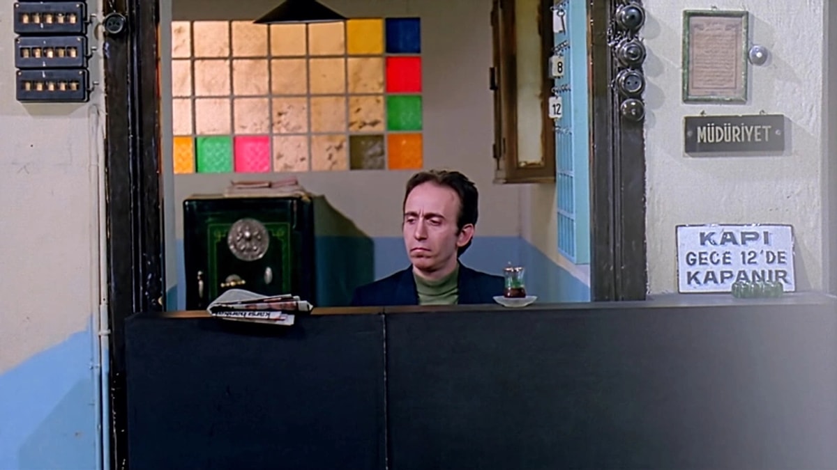 "Anayurt Oteli" (1986): A Haunting Exploration of Isolation and ...