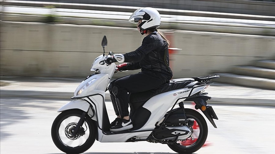 Beklenen Açıklama Geldi: 125 CC'lik Motorlar Araba Ehliyetiyle ...