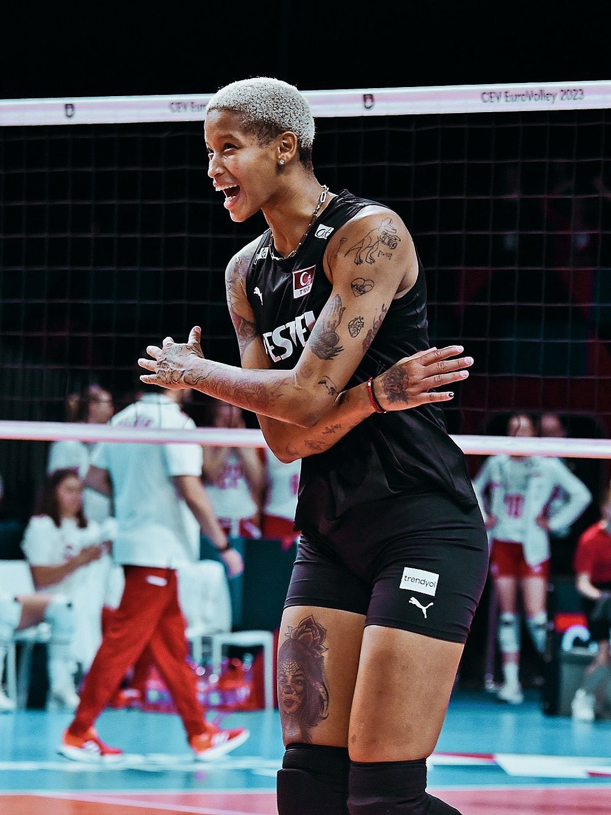 Roma'yı Bir de O Yaktı: Tarih Yazan Melissa Vargas, Timeline'da Ayrıca ...