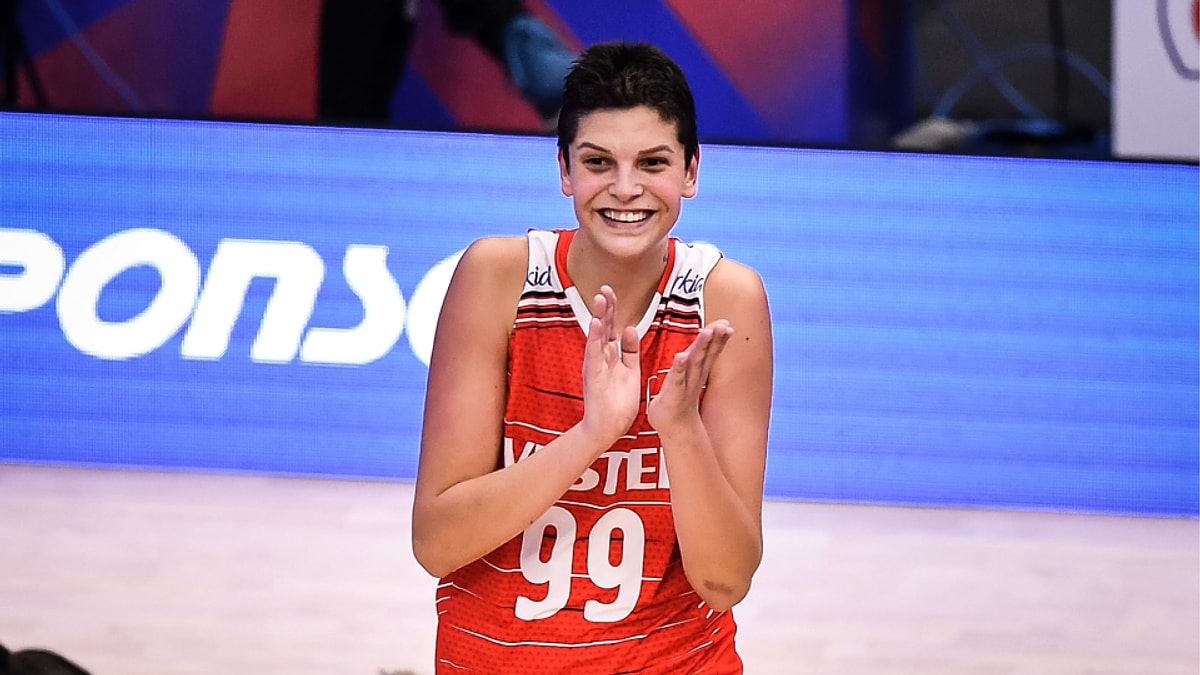 Ebrar Karakurt'tan Sıkılan Buket Aydın'a Yeşim Salkım'dan Kapak Gibi ...