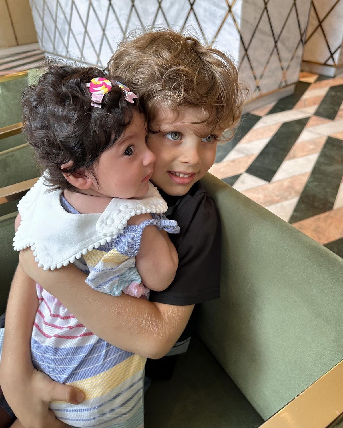 Oğlu Aslan Sapsarı Olan Avatar Atakan'ın Kızının Neden Esmer Olduğunu ...