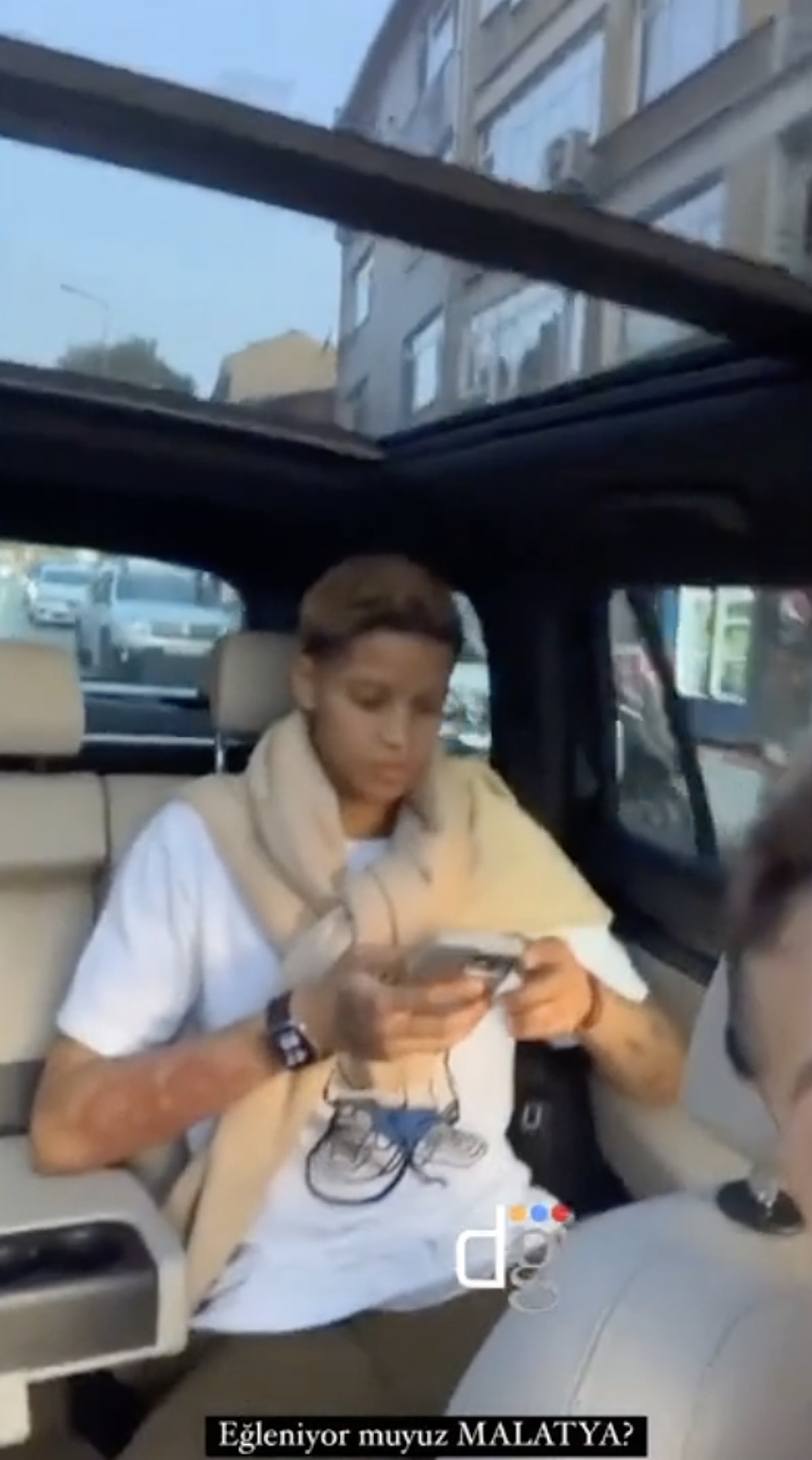 Ebrar, Vargas ve Aslı'dan Gelen ''Eğleniyor muyuz Malatya?'' Videosu Viral Oldu - Onedio