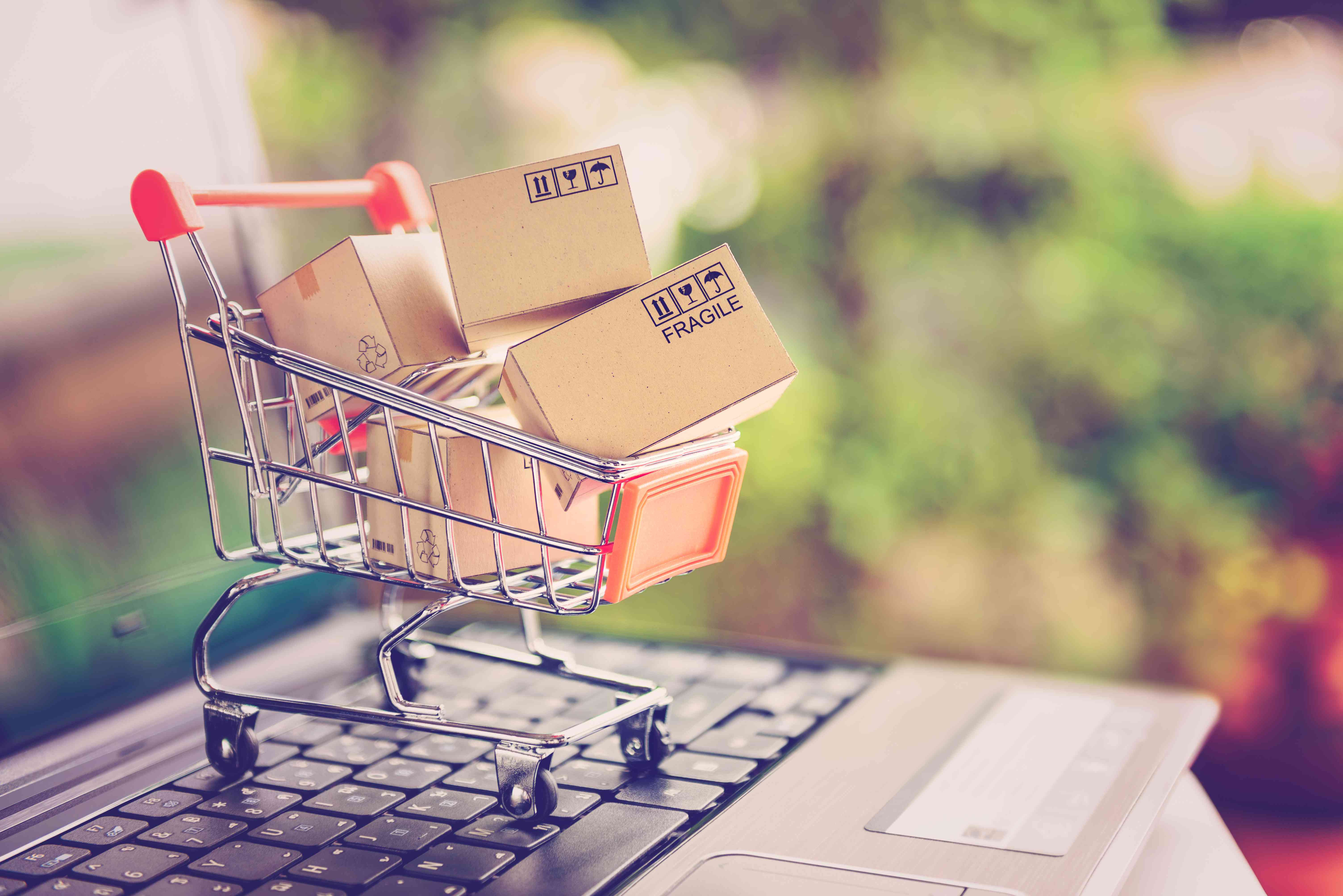 Online Shopping vs. In-Store: Where Do You Spend More? - Onedio
