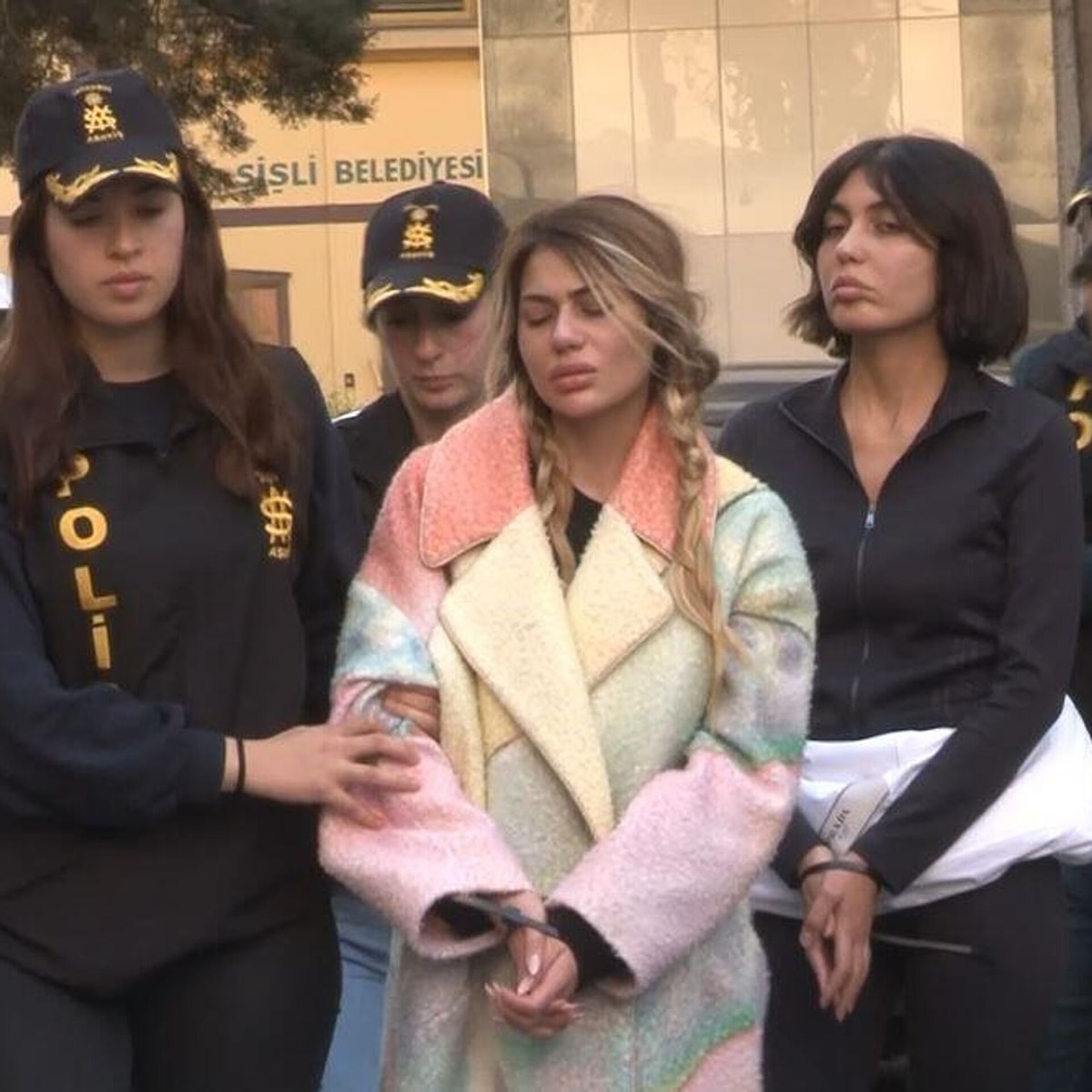 Bahar ve Nihal Candan'ın Annesi Umut Candan'ın Koreli Erkeklere ...