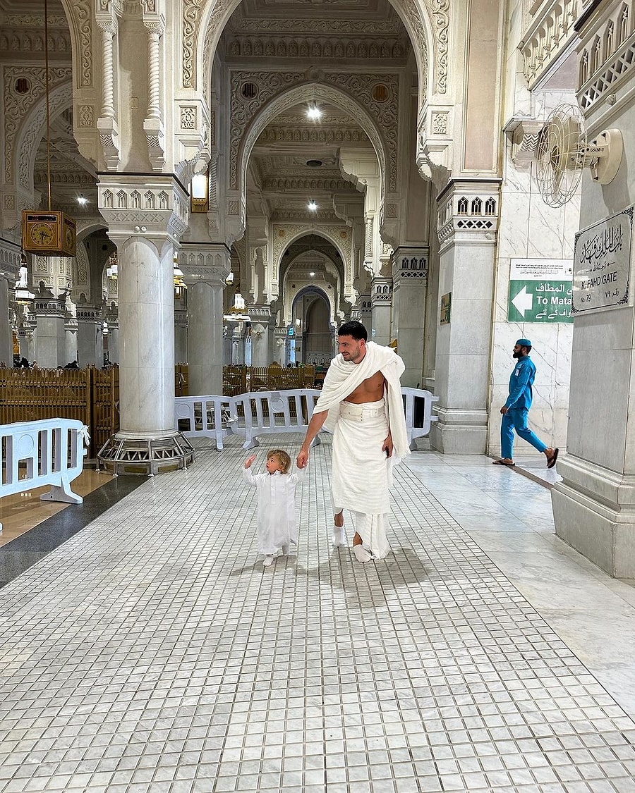 Merih Demiral ve Model Eşi Heidi Lushtaku'nun Umre Pozları ...