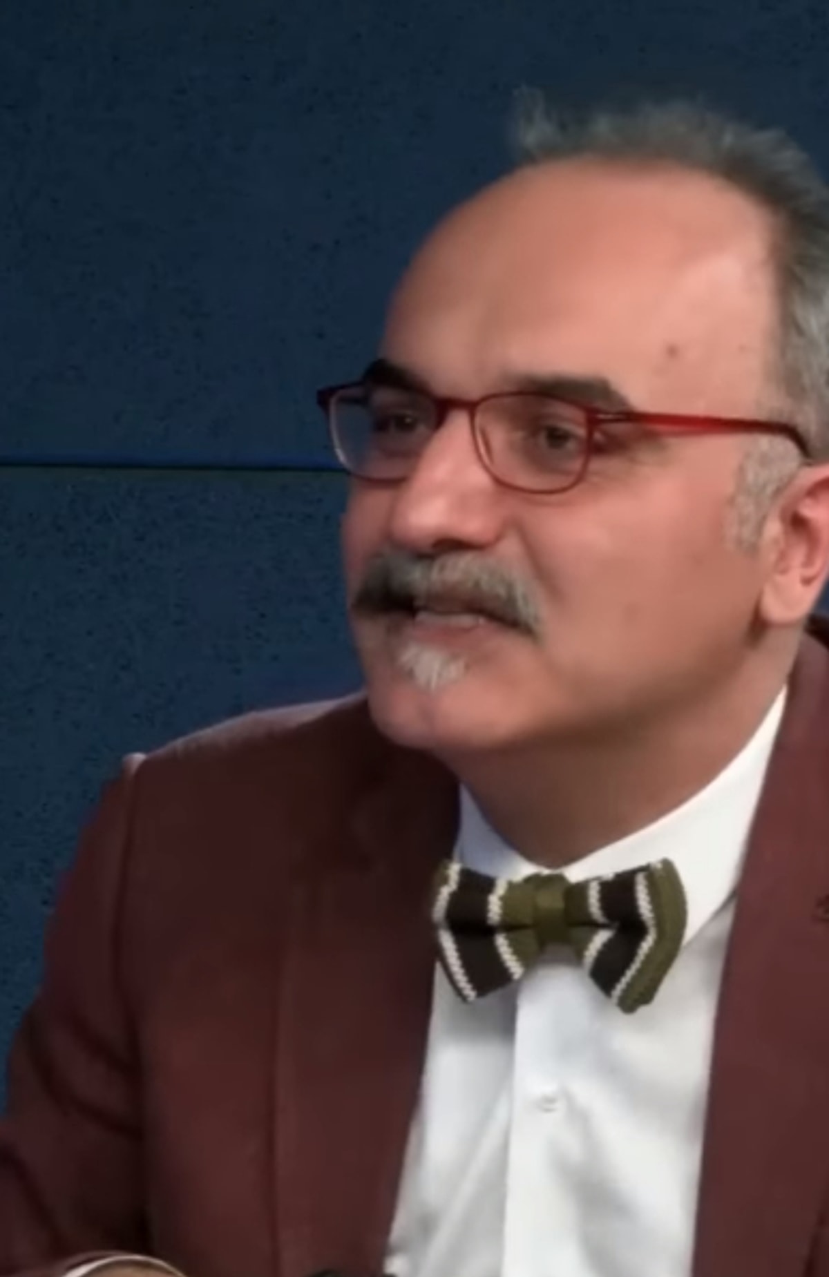 Emrah Safa Gürkan Günümüzde Gençlerin Yanlış Mesleklere ...