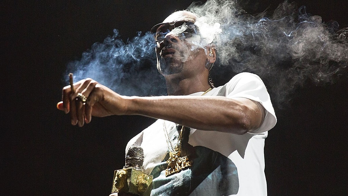 Did Snoop Dogg Actually Quit Smoking? - Onedio