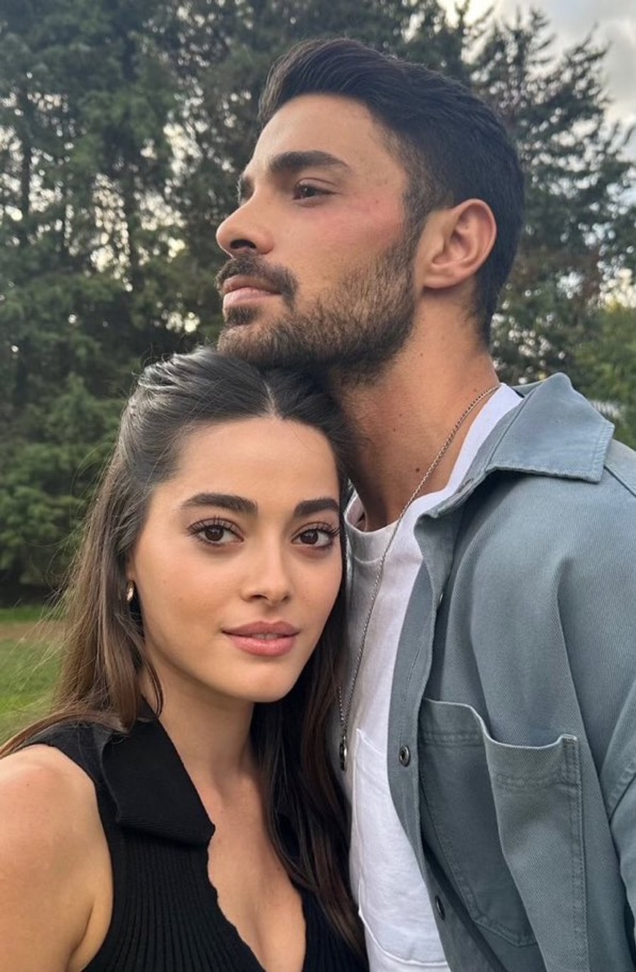 Halit Özgür Sarı'nın Simay Barlas'ın Ödül Alışını Kutlaması "Toksik Partnerler Sana Kurban Olsun ...