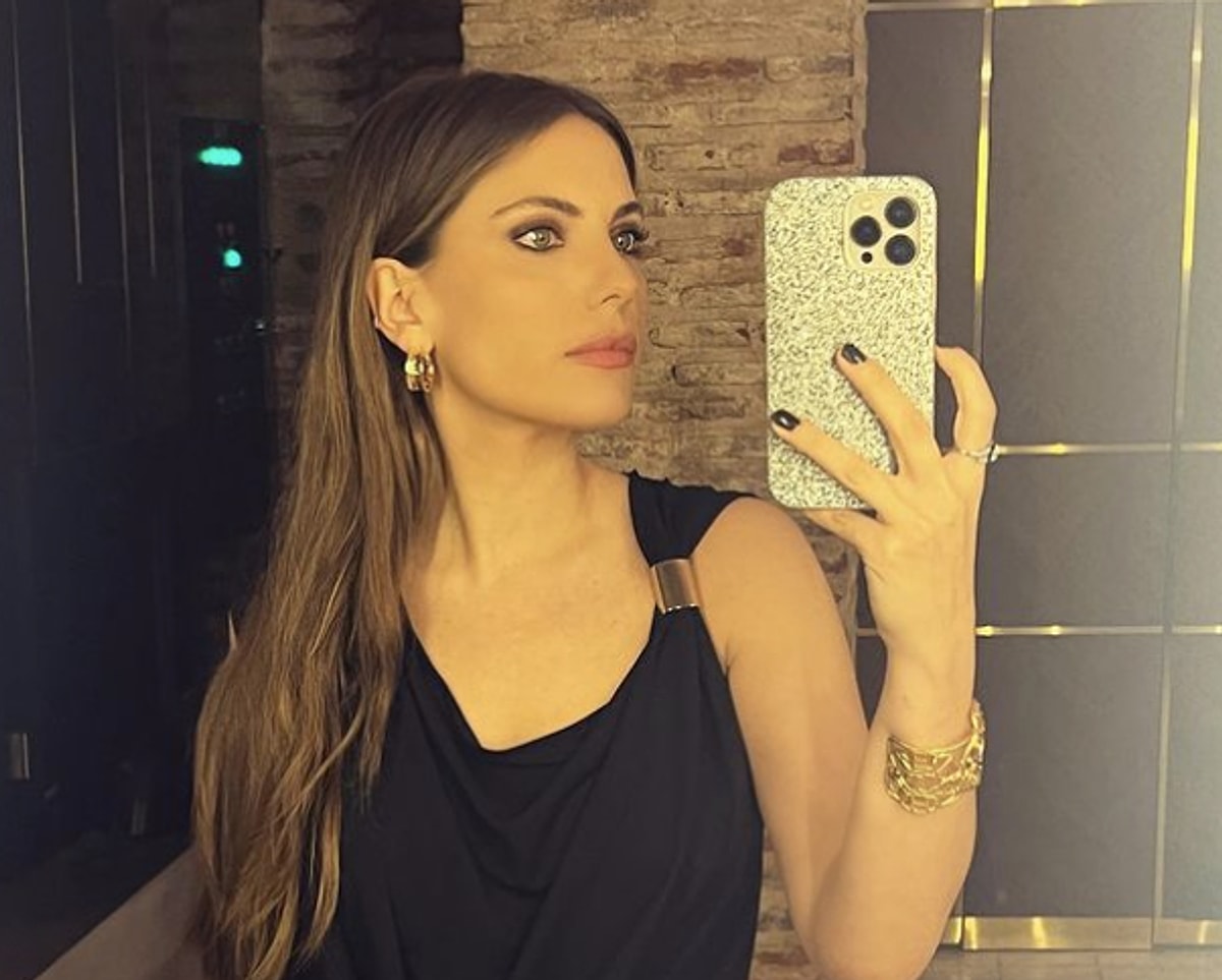 Bebek Göründü: Rachel Araz'la Alışverişe Giden Eda Ece'nin İlk Hamile ...