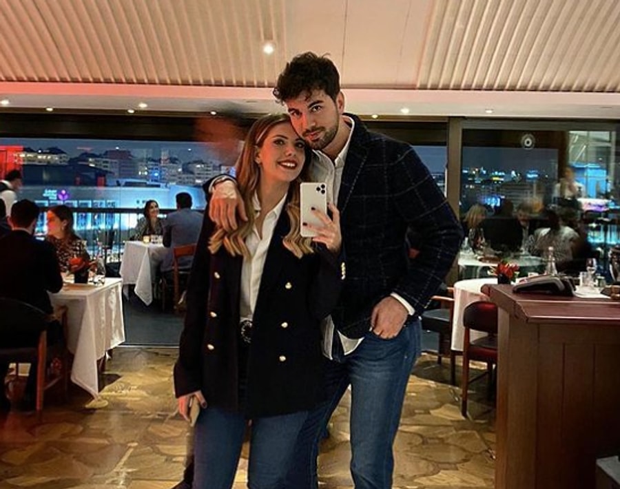 Bebek Göründü: Rachel Araz'la Alışverişe Giden Eda Ece'nin İlk Hamile ...