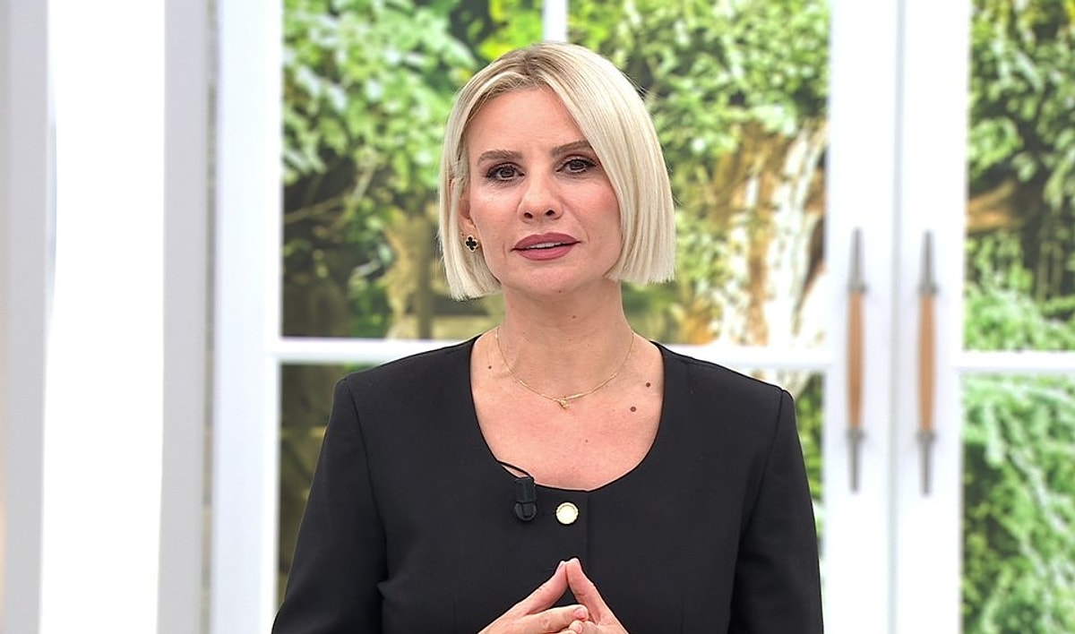 TikToker Eşinin Kendisini Seri Halinde Aldattığını Söyleyen Kadın Esra ...
