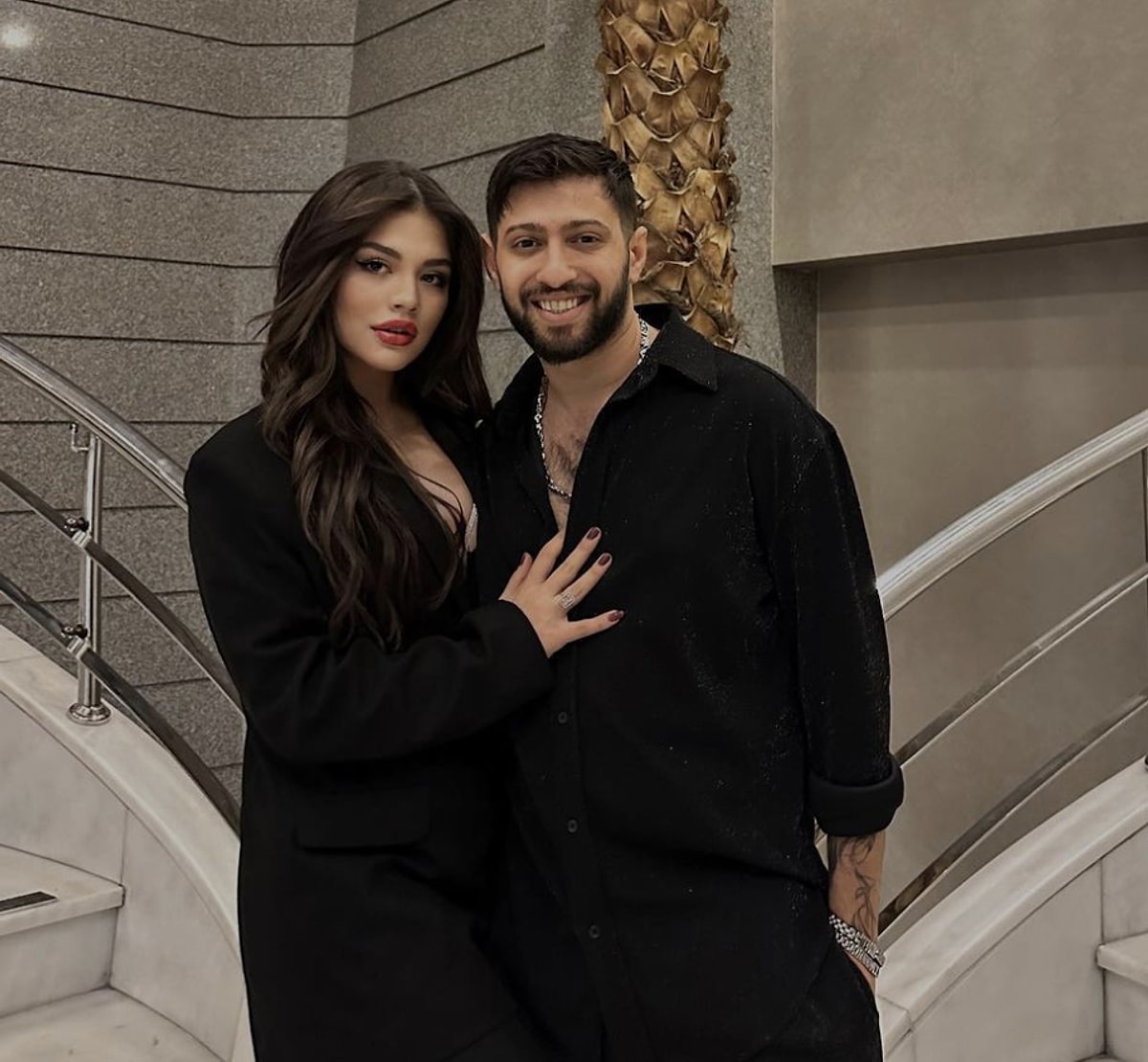 Burak Bulut'un Sevgilisi Eda Sakız ve Annesi Arasında Kaldığı Anlar Güldürdü - Onedio