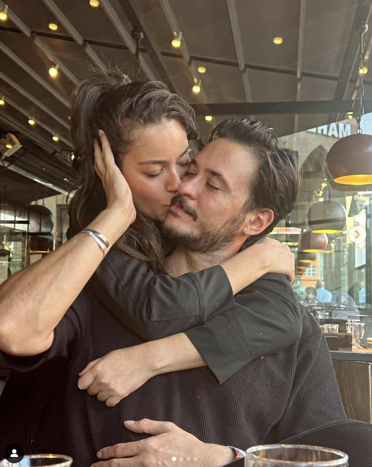 Anıl Altan'dan Pelin Akil'e Olay Gönderme! - Onedio