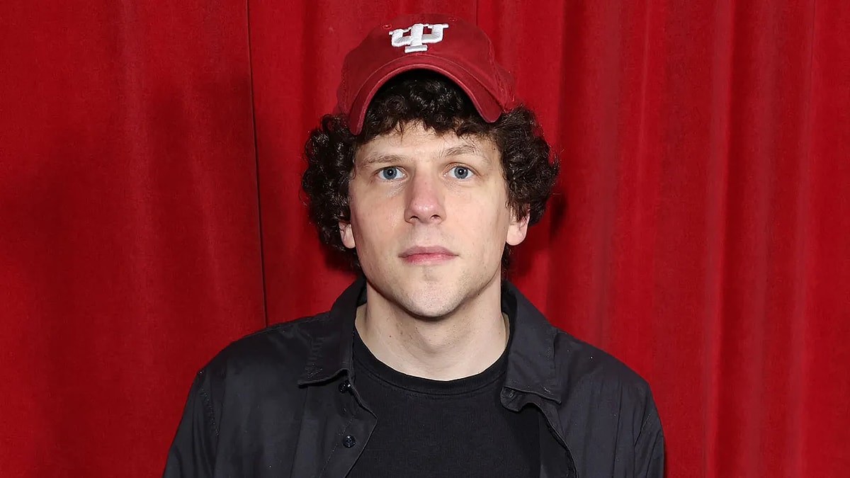 Jesse Eisenberg ve Riley Keough Hangi Role Girdi? - Onedio