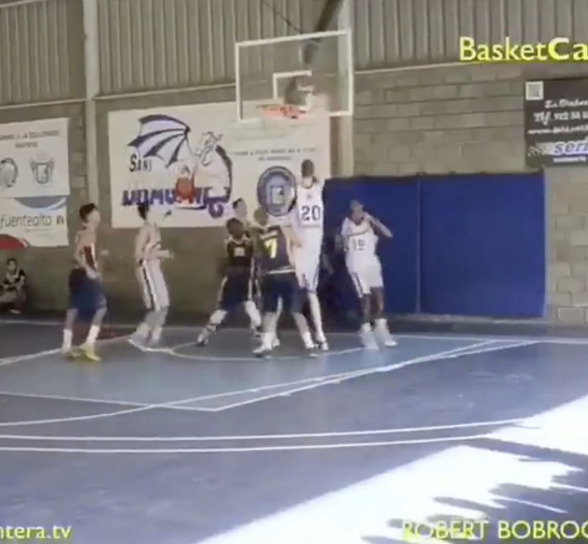 2.31 Metre Boyunda Olmasına Rağmen Basketbol Kariyeri Kısa Süren Robert ...