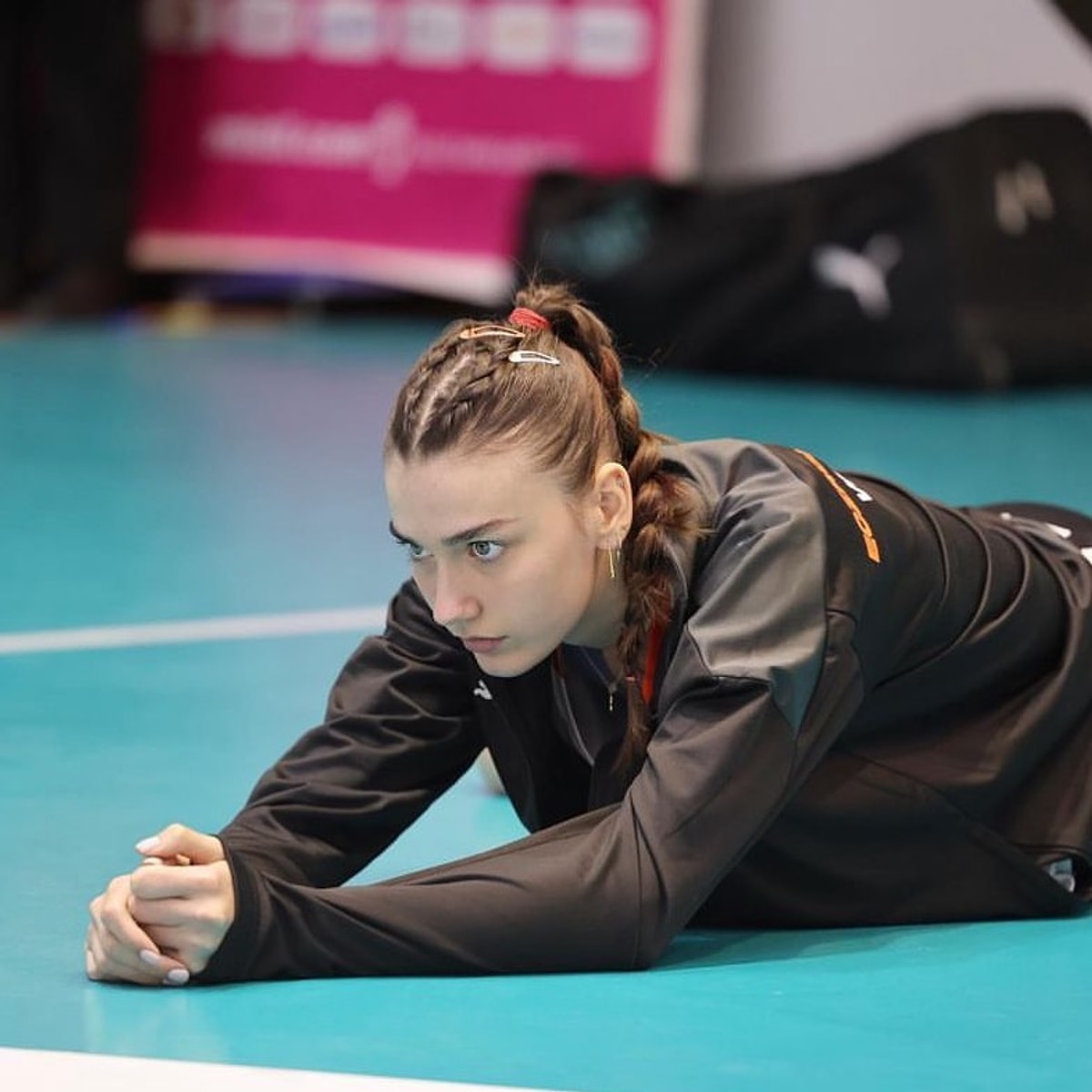 Güzel Voleybolcu Dilay Özdemir Sevgililer Gününde Melih Tunca ile ...