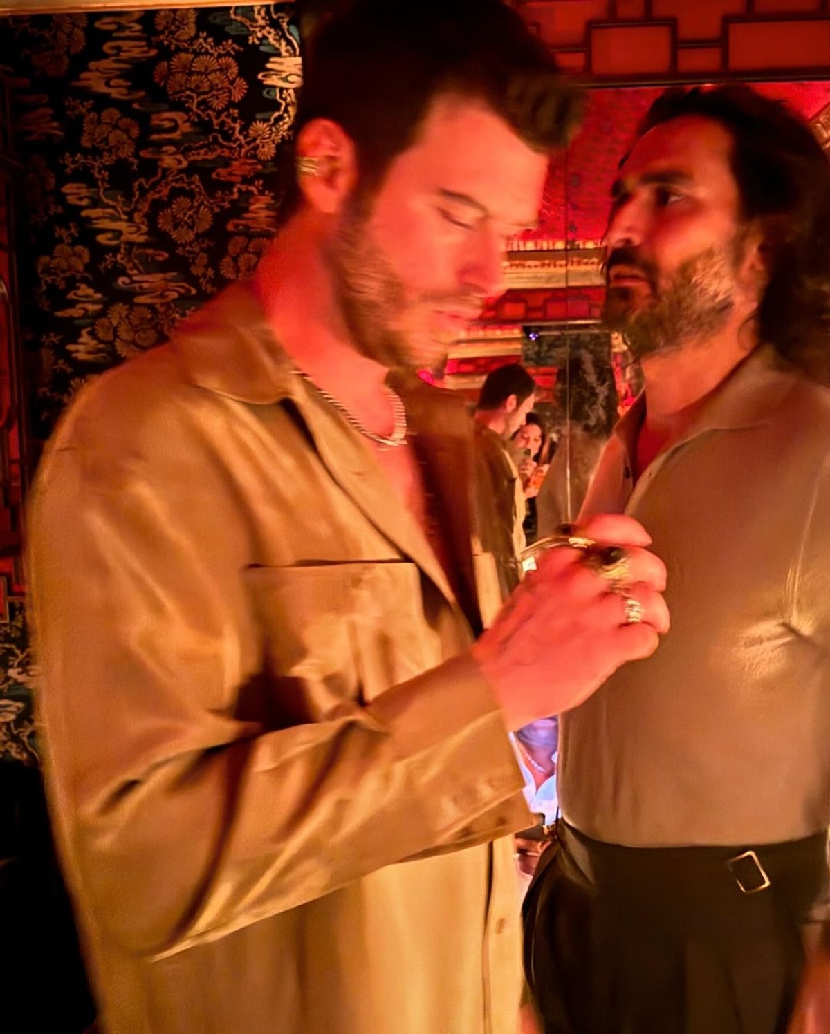 Başak Dizer Beyi Kıvanç Tatlıtuğ İle Yılbaşını Aşıklar Şehri Paris'te ...