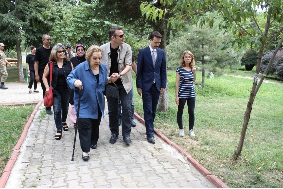 Havalı First Lady Semra Özal'ın Son Hali ve Papatyalar Oluşumuna Dair ...