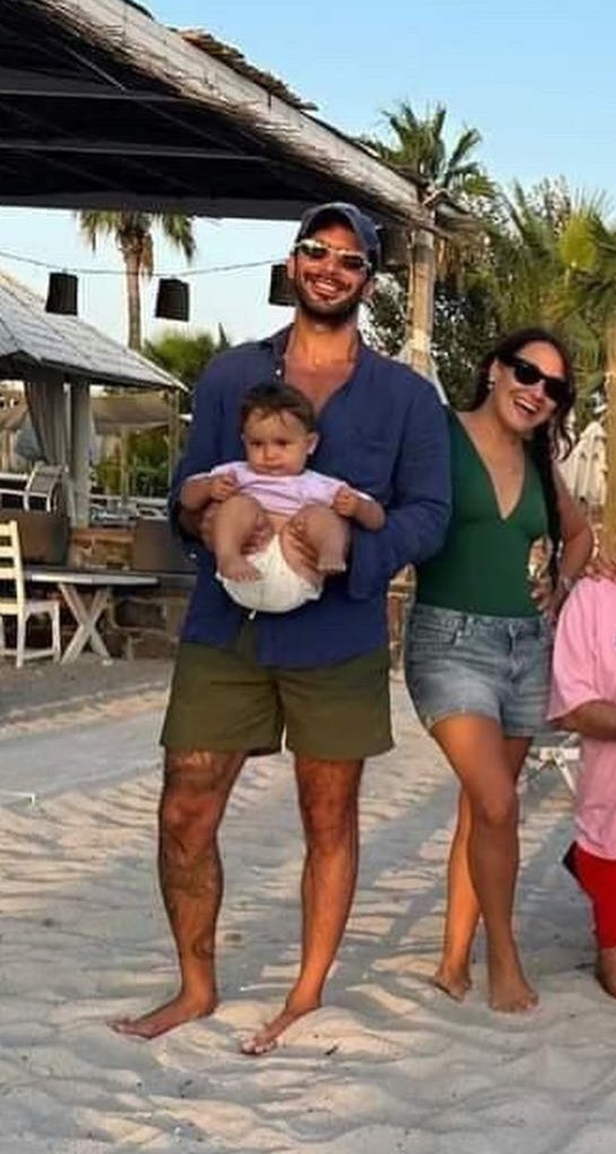 Barış Arduç ve Gupse Özay'ın Aile Pozları Yine Jan Asya'nın Yüzünü ...