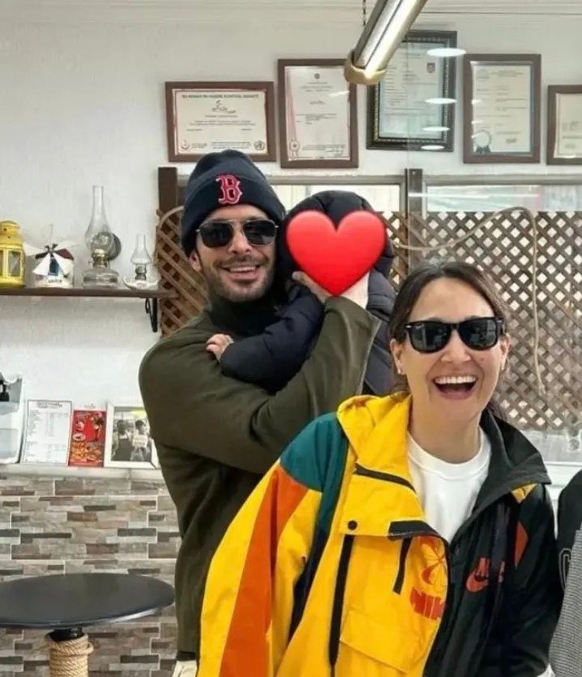 Barış Arduç ve Gupse Özay'ın Aile Pozları Yine Jan Asya'nın Yüzünü ...