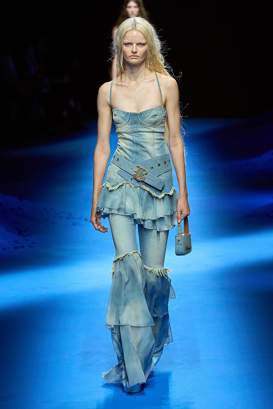 Has Y2K Fashion Made A Comeback? - Onedio