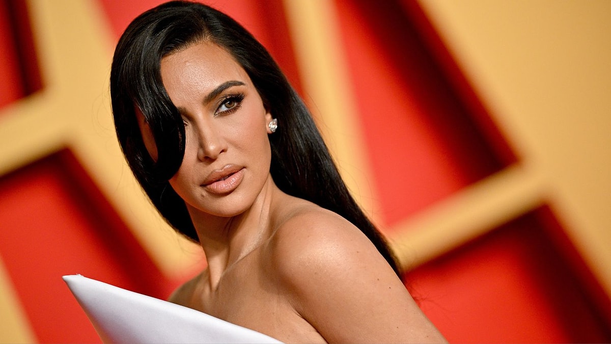 Aman Kanye Görmesin: Oyunculuğa Atılan Kim Kardashian Rolü Gereği Ünlü Aktrisle Yakınlaştı - Onedio