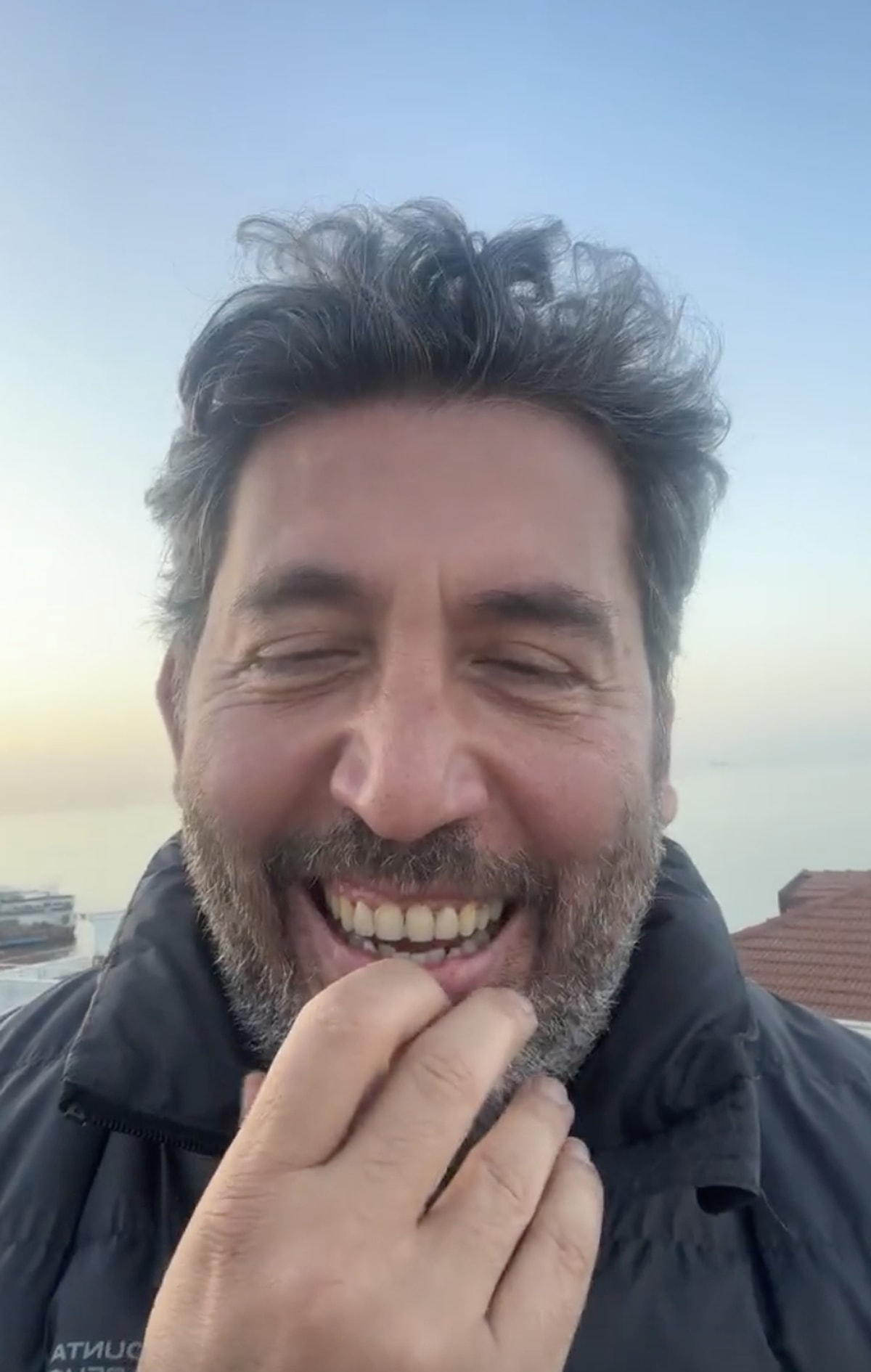 Oy Verme İşlemi Bittikten Sonra Canlı Yayın Açan Emre Kınay Ağır ...