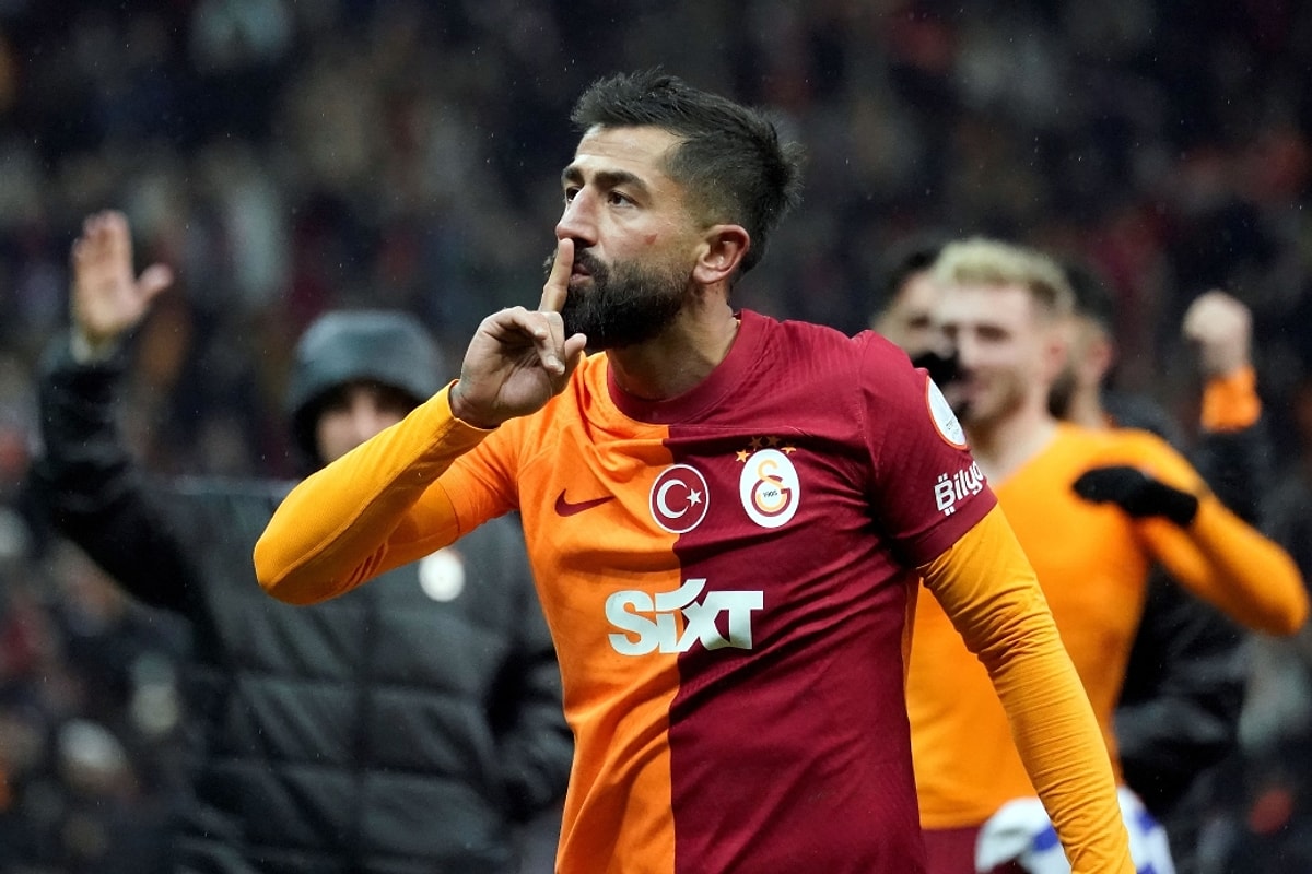 Dayı Lakabıyla Dillere Düşen Galatasaraylı Kerem Demirbay'ın Kıyafet ...