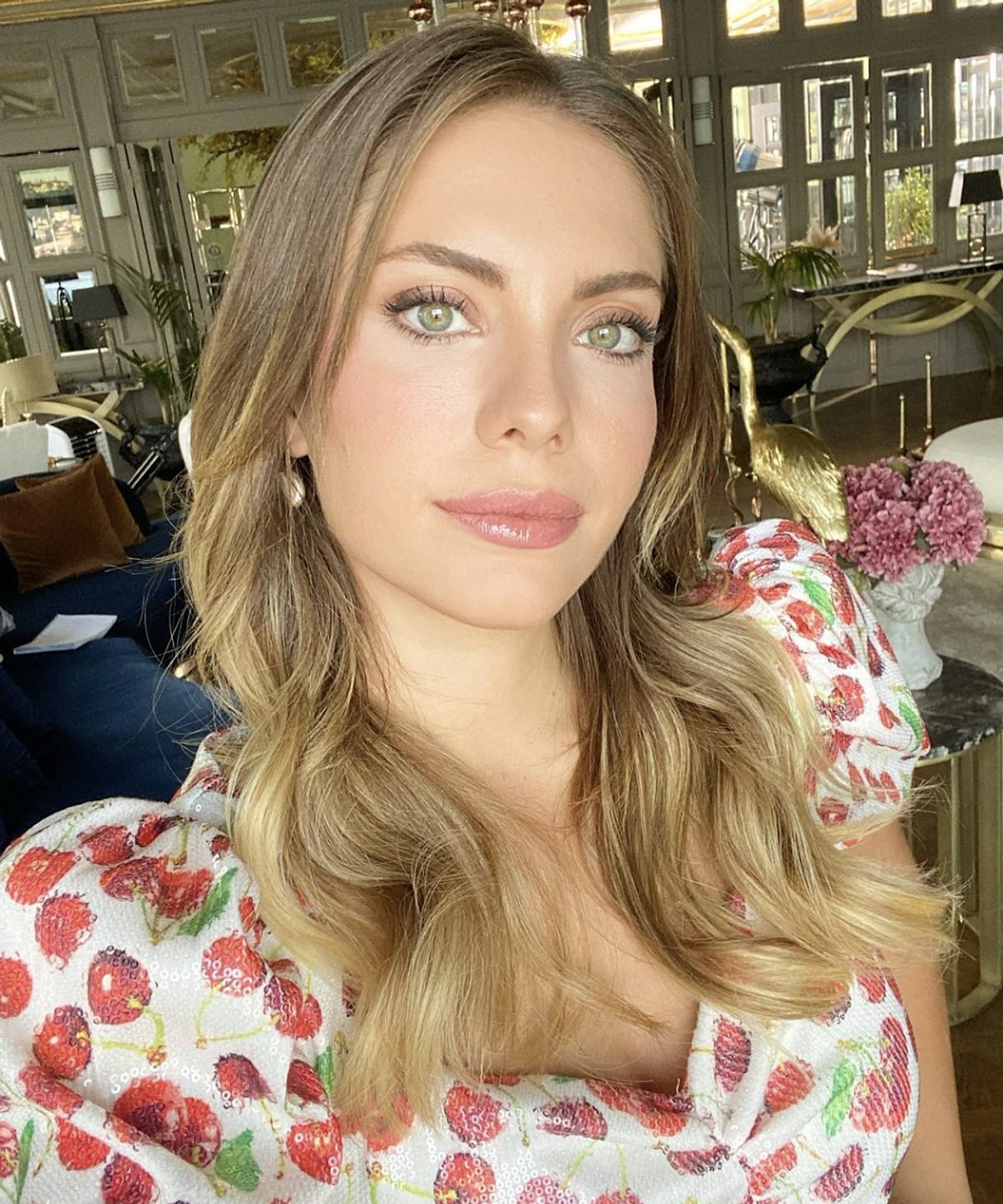 Yolunu Gözlediği Kızını Kucağına Alan Çiçeği Burnunda Anne Eda Ece'den ...