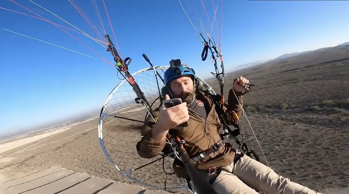 Paramotor Pilotu ve Youtuber Anthony Vella Uçtuğu Anları Kaydederken ...