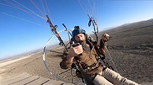 Paramotor Pilotu ve Youtuber Anthony Vella Uçtuğu Anları Kaydederken ...