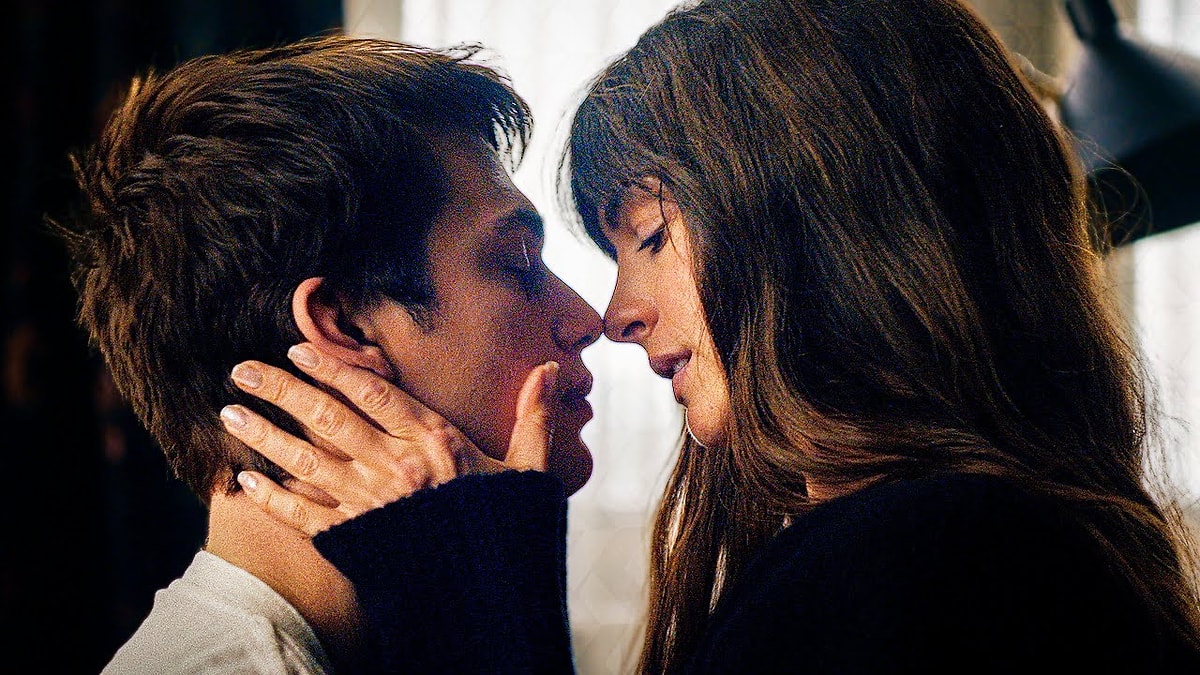 Anne Hathaway Confesses To Having Moments Of Kissing 10 Men In One Day