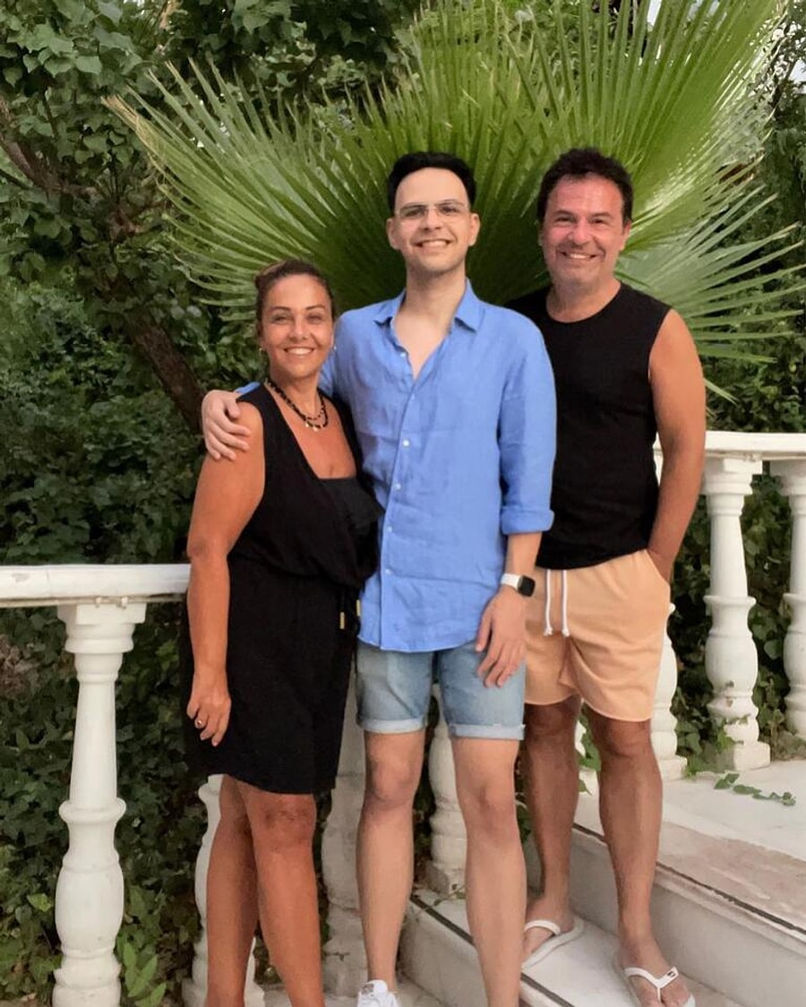 Avrupa Yakası'nın Naile'si Çiçek Dilligil'in Oğlu Ardahan Öztoprak ...